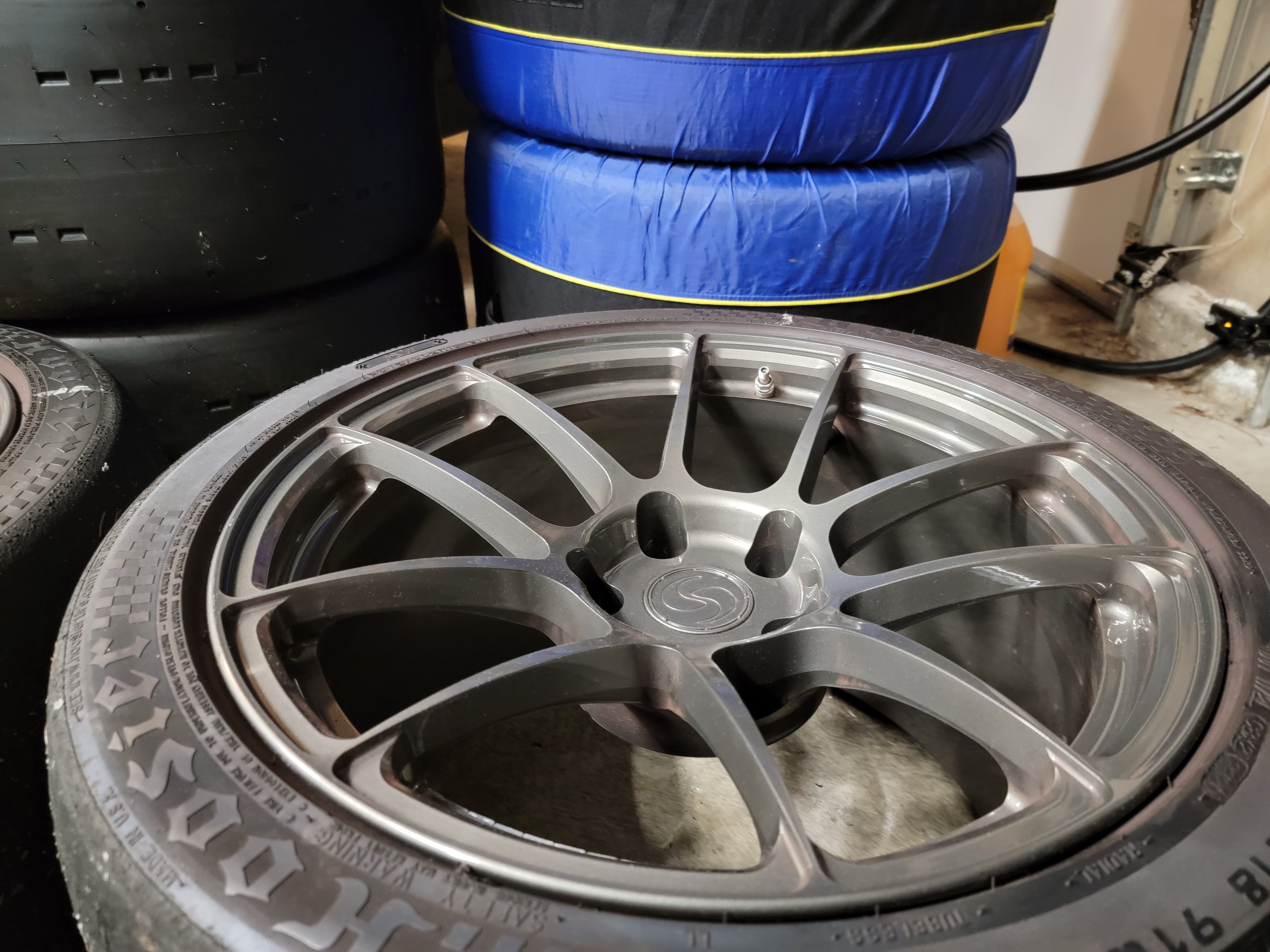 FS (For Sale) Signature SV502 track wheels 18x11.5 ET40 front with ...